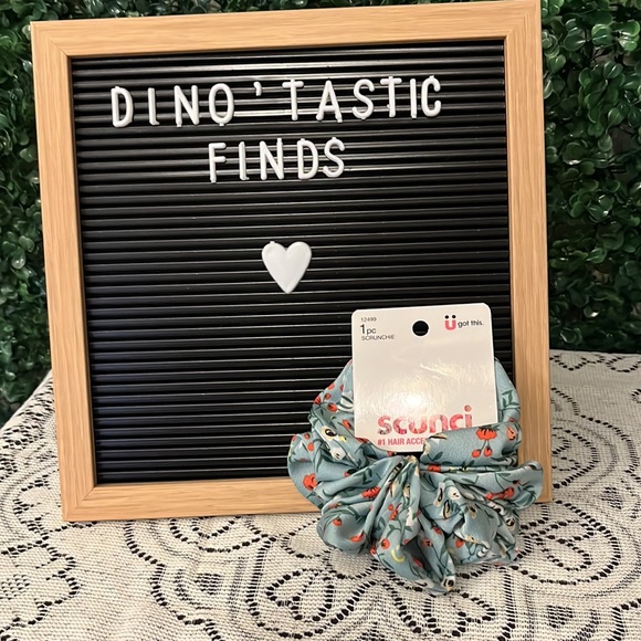 scunci | Accessories | Scunci Floral Hair Scrunchi | Poshmark